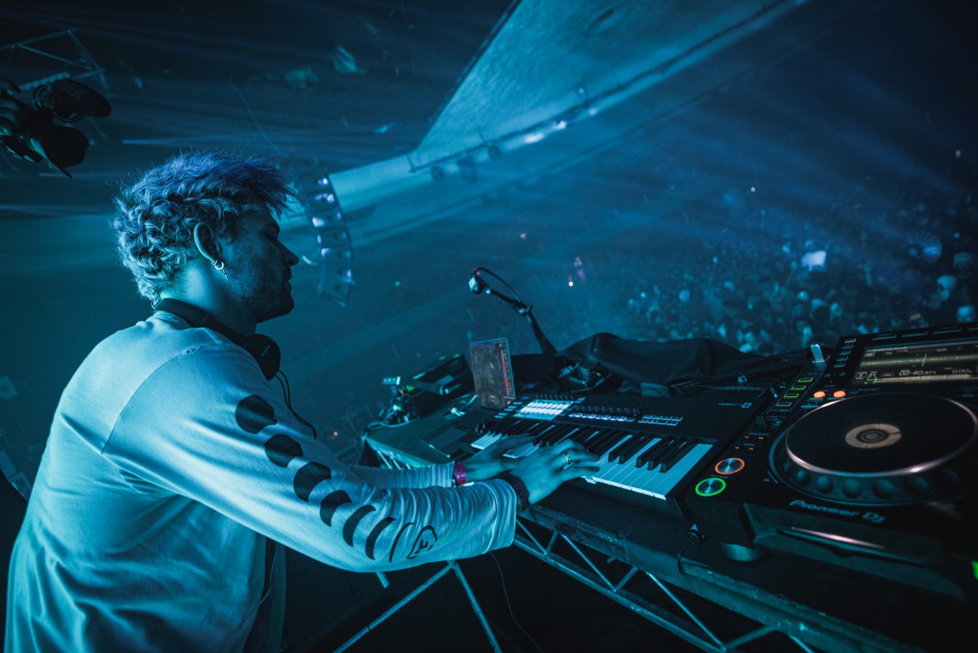 'Mixed Signals' features Virtual Riot as co-producer - MGNFY