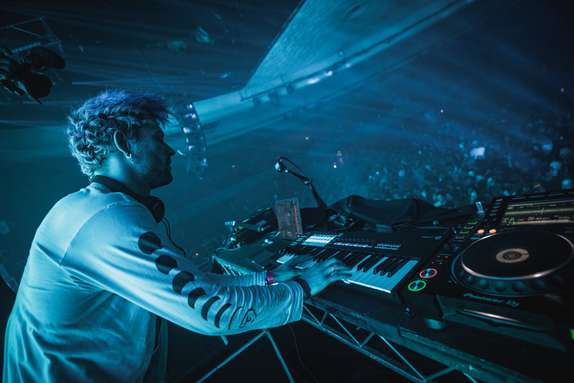 'Mixed Signals' features Virtual Riot as co-producer - MGNFY